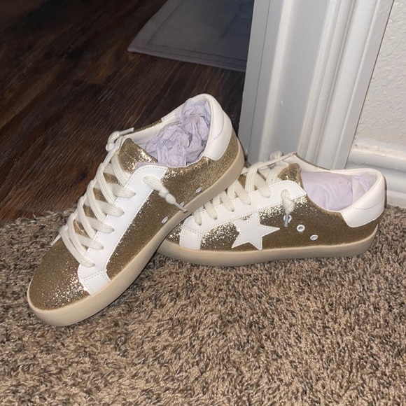camel threads | Shoes | New In Box Gold And White Star Sneakers Size 9 ...